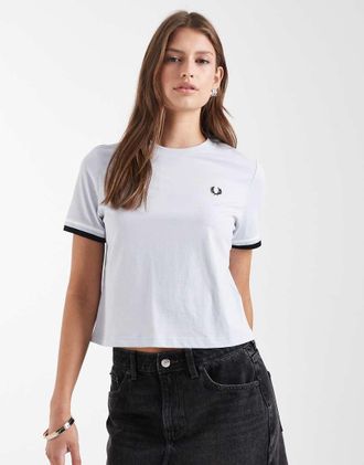 Fred Perry Kurz&auml;rmliges T-Shirt in Blassblau mit auff&auml;lligen Zierstreifen