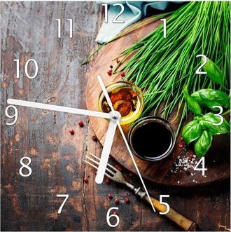 Wallario Design-Wanduhr Kr&auml;uter, &Ouml;le und Gew&uuml;rze auf einem Holzbrett aus Glas, Motiv-Uhr Gr&ouml;&szlig;e 20 x 20 cm, wei&szlig;e Zeiger