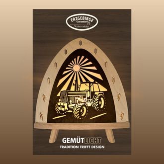 Weigla Dekoleuchte original Erzgebirge I Motiv Traktor I 1 LED Lampe I 0,8 W, E14 I Ganzjahresdeko innen I Weihnachtsbeleuchtung aus Holz I Fensterdeko
