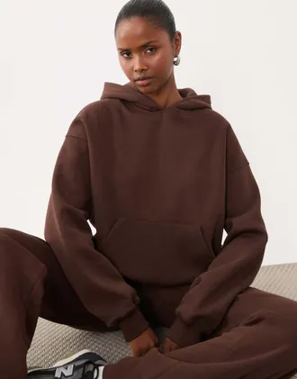 Gina Tricot Gina Tricot ensemble d&eacute;contract&eacute; &agrave; coupe ample avec hoodie marron chocolat fonc&eacute;