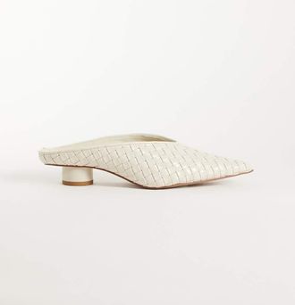JW PEI Helena geflochtene Mules mit spitzer Zehenpartie in Beige-Neutral