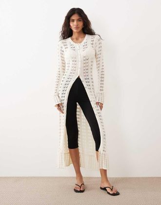 Gina Tricot Gina Tricot - Langes Strickjackenkleid aus H&auml;kelstrick in Creme-Wei&szlig;