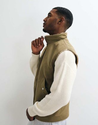 Asos Veste sans manches avec doublure en imitation peau de mouton - Kaki-Vert