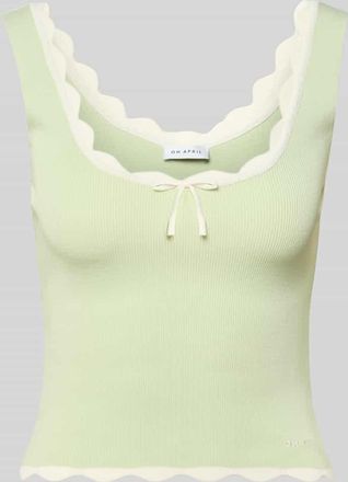 Oh April Crop Top mit Wellensaum Modell Anele
