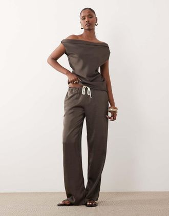 Lioness Femme - Pantalon d&eacute;contract&eacute; en satin avec liens contrastants - Moka-Marron