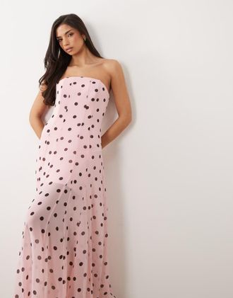 Forever New Tr&auml;gerloses Chiffon-Maxikleid in Rosa mit Punktemuster