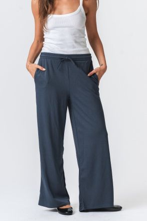 Perform Collection Lockere Hose Leah - Grau