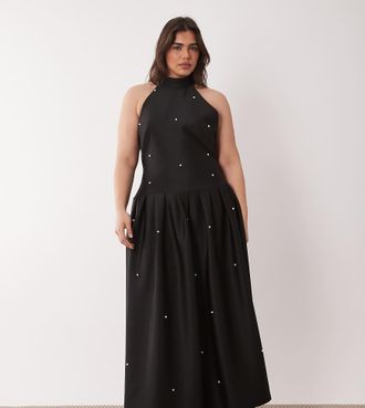 Asos Curve ASOS DESIGN Curve - Robe longue de qualit&eacute; sup&eacute;rieure en imitation n&eacute;opr&egrave;ne orn&eacute;e de perles avec d&eacute;tail foulard - Noir