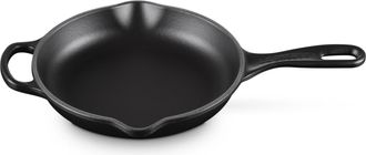 LE CREUSET Signature Gusseisen Brat- und Servierpfanne, Rund, Ø 20 cm, Für alle Herdarten inkl. Induktion geeignet, 1,51 kg, Schwarz, 20182200000422
