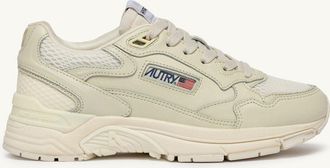 Autry SNEAKERS HYPERWAYAUS NETZGEWEBE UND NAPPALEDER IN WHISPER WHITE