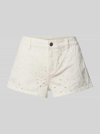 Gina Tricot Jeansshorts mit Lochstickerei und Eingrifftaschen