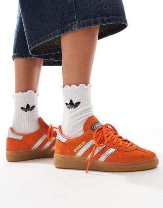 adidas Originals Handball Spezial - Baskets avec semelle en caoutchouc - Orange/argent&eacute;