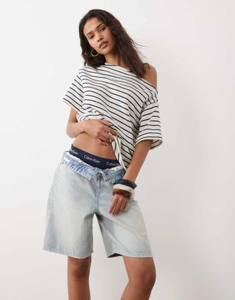 Calvin Klein Jeans Bermuda en jean &agrave; d&eacute;lavage clair-Bleu