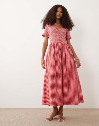 Nobody's Child Eliza - Kurz&auml;rmliges Midikleid aus Baumwolle mit V-Ausschnitt, gesmoktem Oberteil und rotem Vichy-Karomuster