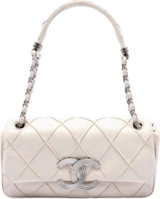 Chanel Sac port&eacute; &eacute;paule Pre-owned matelass&eacute; - Femme - Pre-owned - Blanc - Taille: ONE Size