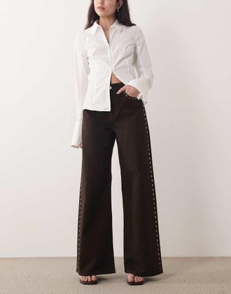 Mango Jeans aus reiner Baumwolle in Schokobraun mit weitem Bein und Nieten-Brown