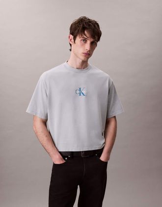 Calvin Klein Jeans Kastiges T-Shirt in Grau mit einfarbigem Logo-Wei&szlig;