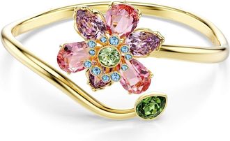 Swarovski Idyllia Armreif, Vergoldeter Damenarmreif mit Bl&uuml;tenmotiv und Stiel mit Rosafarbenen und Gr&uuml;nen Kristallen, Armbandl&auml;nge: 16.7 cm, Innendurchmesser: 5