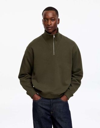 Arket Sweatshirt mit halbem Rei&szlig;verschluss und Stehkragen in Khaki-Gr&uuml;n