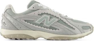 New Balance Unisex 204L in Grau/Wei&szlig;, Wildleder/Mesh, Gr&ouml;&szlig;e 37.5