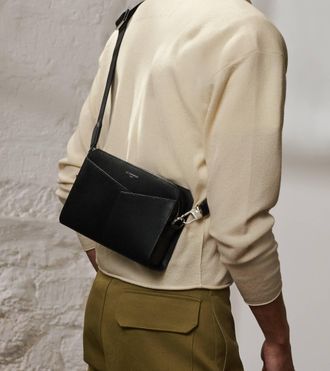 Le Tanneur Pochette avec dragonne Anatole en cuir li&eacute;g&eacute; et cuir lisse