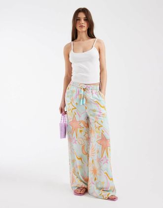 Never Fully Dressed Strandhose in Blau mit Sonnenmuster