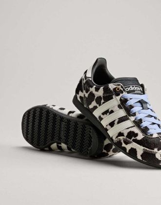 adidas Originals Japan sneakers imprim&eacute;es vache avec lacets bleu ciel-Noir