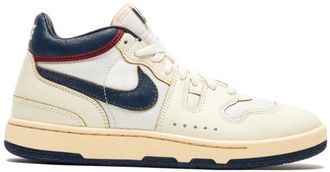 Nike Low-Top Sneaker - Attack Prm better With Age Sneakers - Gr. 42,5 (EU) - in Wei&szlig; - f&uuml;r Damen