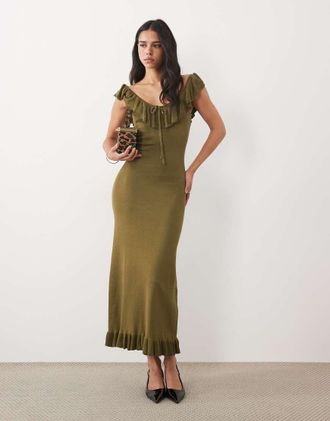 Pretty Lavish Sascha robe longue en maille &agrave; volants, caraco, d&eacute;collet&eacute; en coeur, vert olive