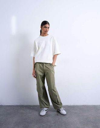 Topshop Pantalon cargo en tissu ripstop avec ourlet &agrave; cordon de serrage - Kaki-Vert