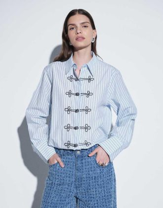 Asos chemise orn&eacute;e de brandebourgs &agrave; rayures bleues