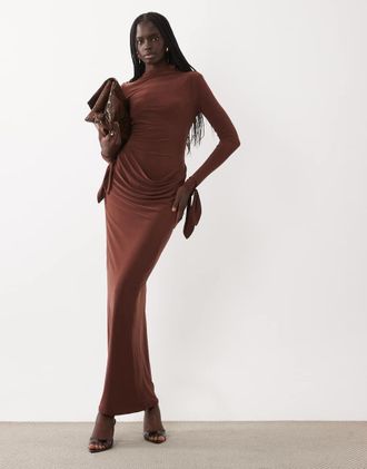 Asos robe longue &agrave; col montant avec manches &agrave; poignets nou&eacute;s, chocolat-Marron