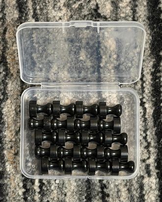 Aurum Magnete, 20 St&uuml;ck Schwarz, Gold und Silber Kegelmagnete f&uuml;r K&uuml;hlschrank, Magnettafel, Stecktafel, Pinnwand und Whiteboard, Mini Stark Magnete im Aufbe