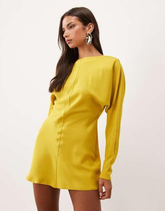 Asos robe courte &agrave; manches chauve-souris avec dos drap&eacute; en jaune dor&eacute;-Orange