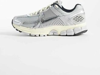 Nike Vomero 5 - Sneaker in Chromgrau und Wei&szlig;