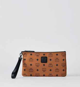 MCM Aren Pouch aus Monogramm-Nylon mit Handgelenkschlaufe COGNAC FABRIC