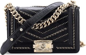 Chanel Boy Flap Bag Chevron Embellished Crumpled Calfskin Small crossbody bag - Schwarz