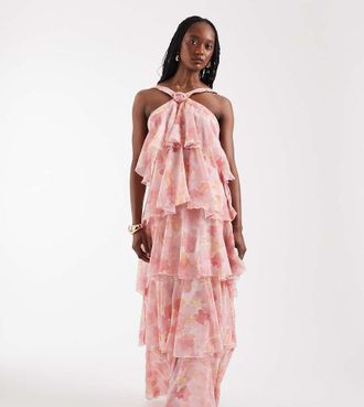Vero Moda Tall Felicia - Robe longue &agrave; imprim&eacute; fleuri style aquarelle avec volants &eacute;tag&eacute;s et dos nu - Rose