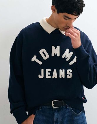 Tommy Jeans New Classics Logo Sweatshirt mit Relaxed Fit und Rundhalsausschnitt in Marineblau