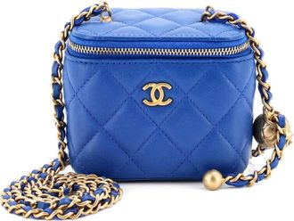 Chanel Pearl Crush Vanity Case with Chain Quilted Lambskin Mini clutch bag - Blau