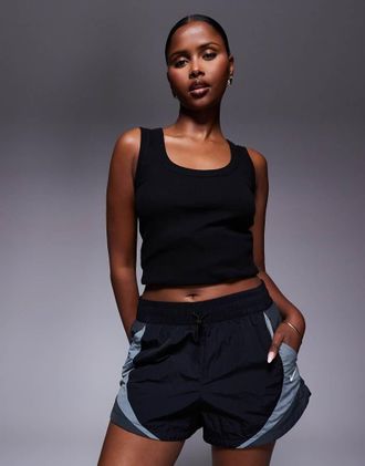 Nike Street - Short 3 pouces &agrave; empi&egrave;cements - Noir et gris