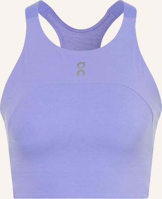 On Cropped-Top Performance blau