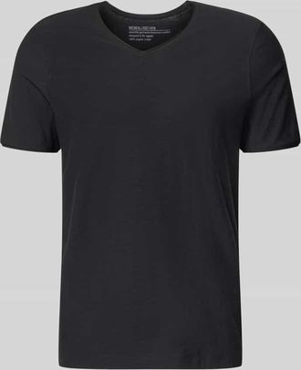 Mc Neal T-Shirt mit V-Ausschnitt und Rollsaum