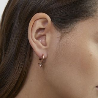 Tamaris Ohrring - Creole aus Edelstahl mit Zirkoniastein und Bl&uuml;tenanh&auml;nger - IP Ros&eacute;gold - 1,5 cm - Klappverschluss - wasserfest & hautfreundlich