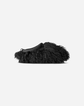 UGG Tazz Fluff Momma f&uuml;r Damen in Black, Gr&ouml;&szlig;e Schaffell