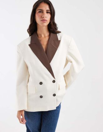Asos blazer en m&eacute;lange de lin &agrave; revers contrastants en cr&egrave;me, ensemble 2 pi&egrave;ces-Blanc