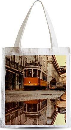 Fabulous Grand Sac Shopping Plage Etudiant Tramway se reflete dans lEau Dans les Rue de Lisbonne
