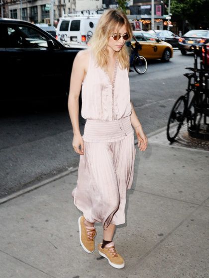 Vite, une robe en soie pour être chic en soirée l’été !