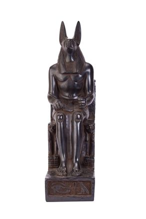 Generic Statue des &auml;gyptischen Gottes Anubis auf dem Thron sitzend, schwerer schwarzer massiver Stein, hergestellt in &Auml;gypten