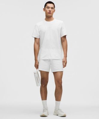 lululemon Zeroed In Shorts ohne Liner f&uuml;r M&auml;nner - 13 cm - Gr&ouml;&szlig;e 2XL in White